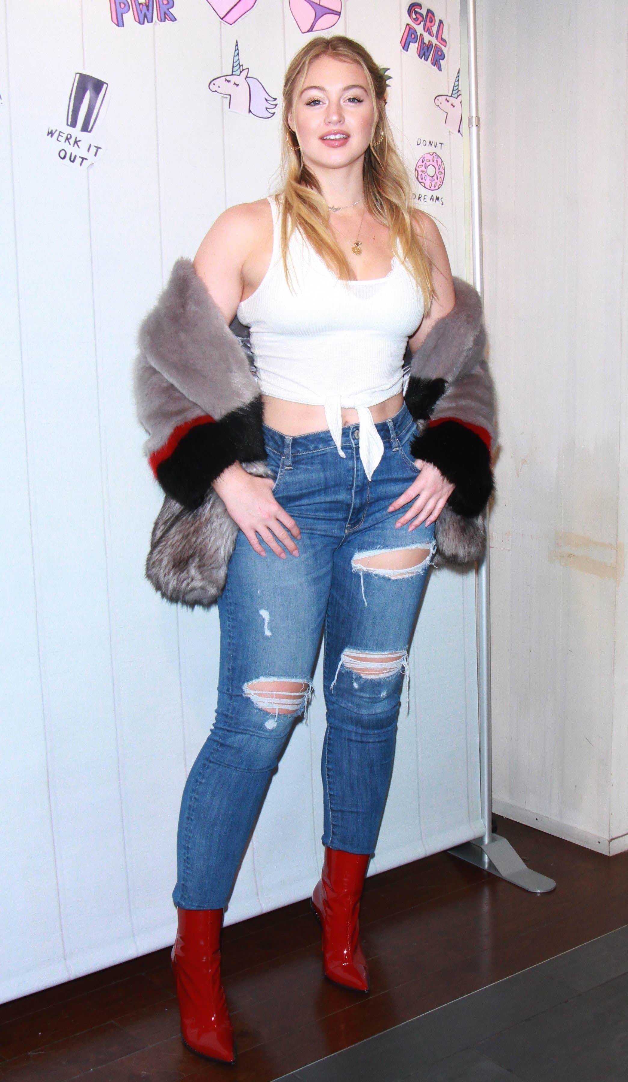 Iskra Lawrence 14 | WallPics