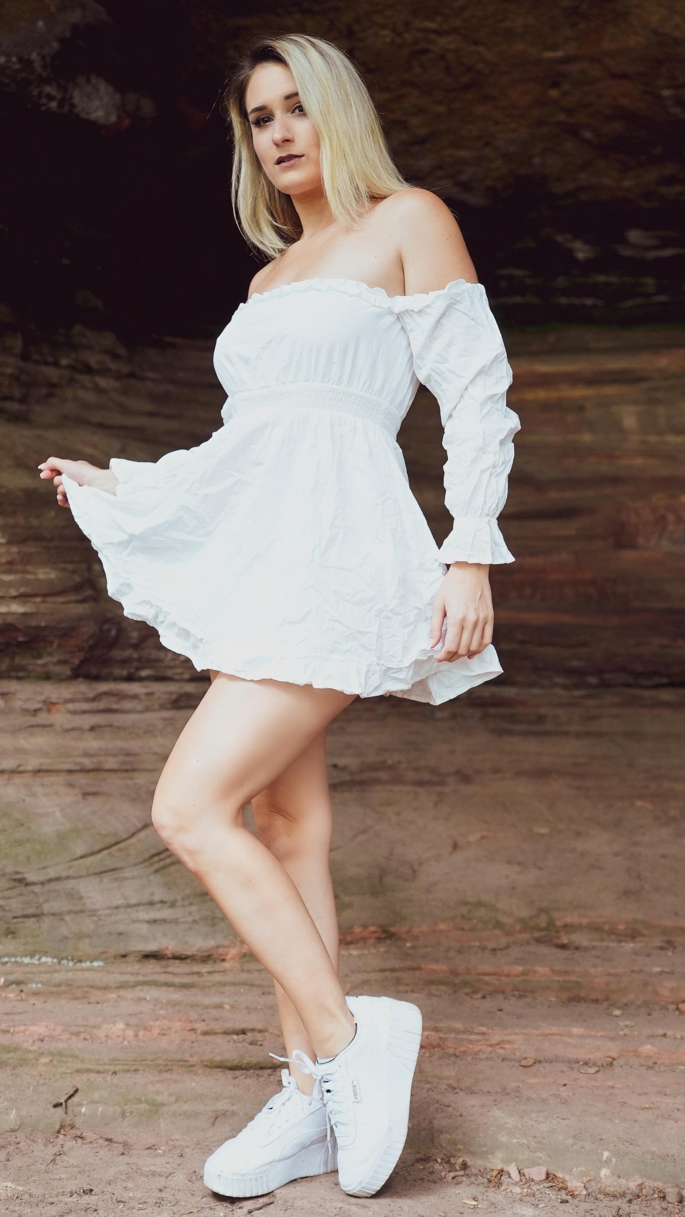 Melina May White Dress - Wallpics.Net - Wallpapers, Photos, Pictures ...